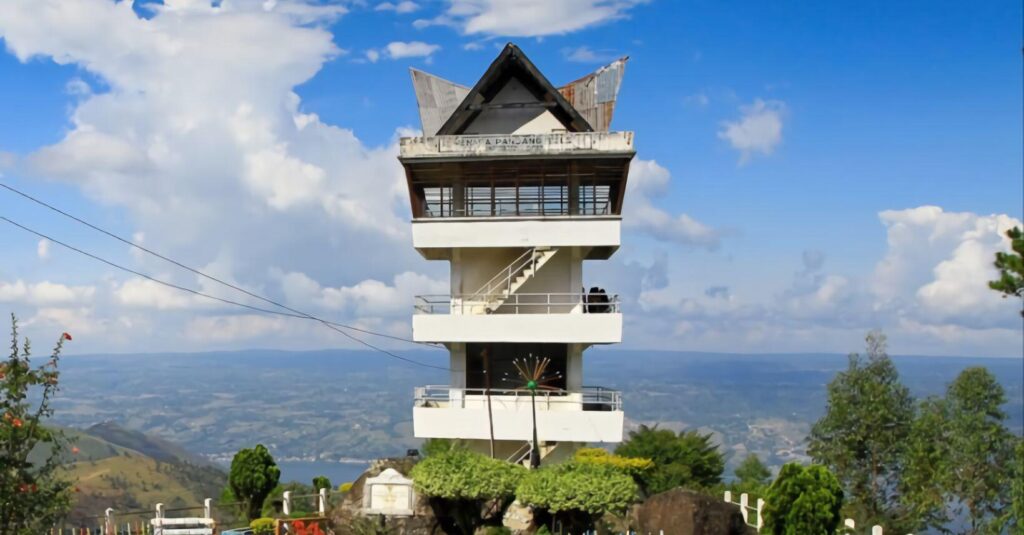 Menara Pandang Tele: 5 Pesona Beauty Danau Toba